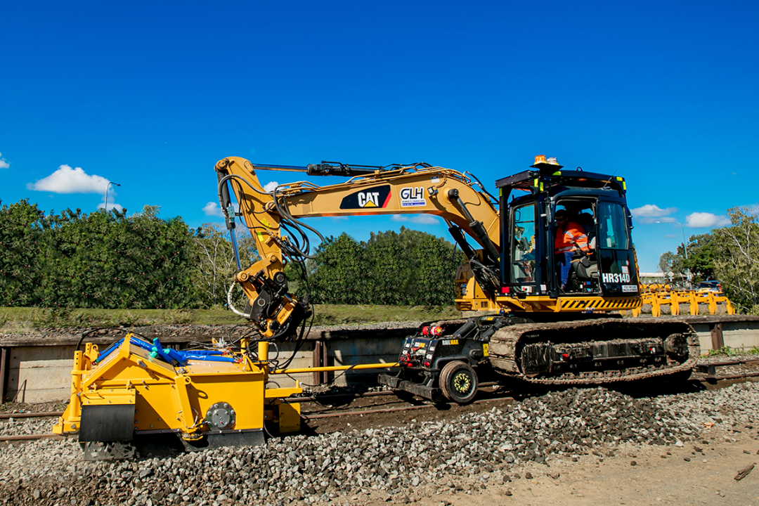 14T-Cat-High-Rail-Excavator - Loaderhire GLH