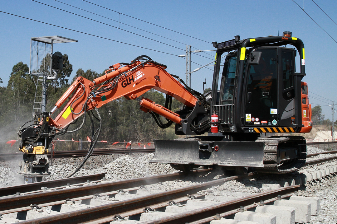 8T-Hitachi-High-Rail-Excavator - Loaderhire GLH