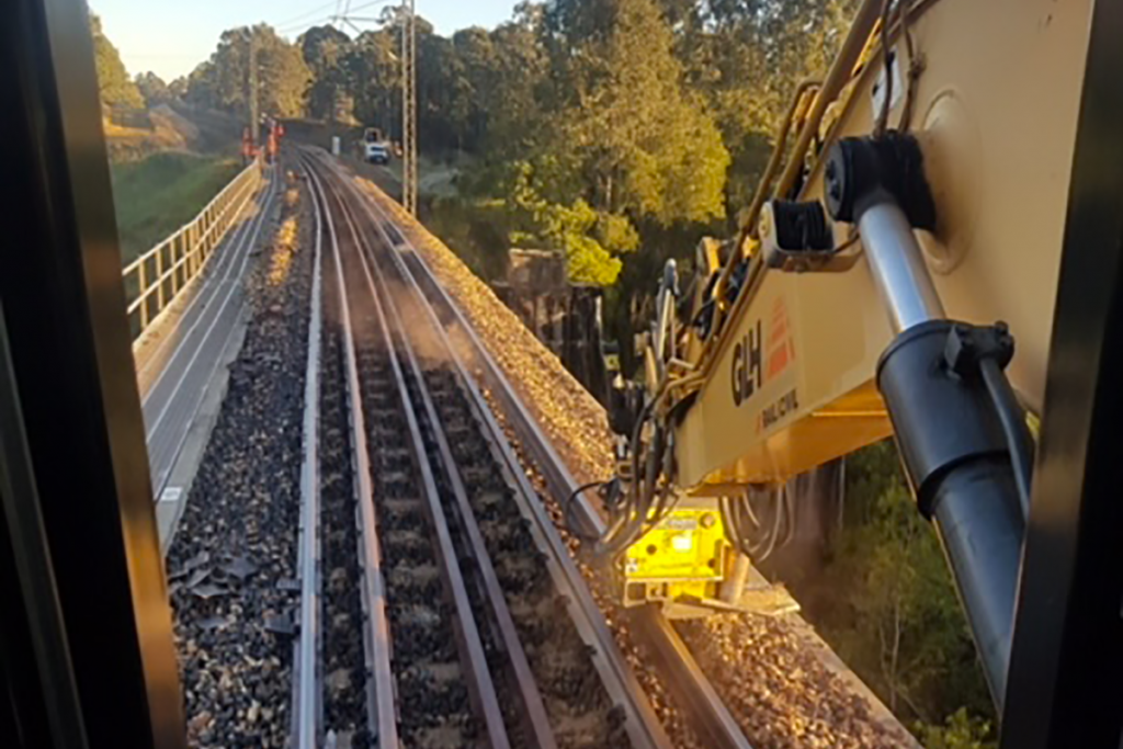 Rerailing-Excavator - Loaderhire GLH